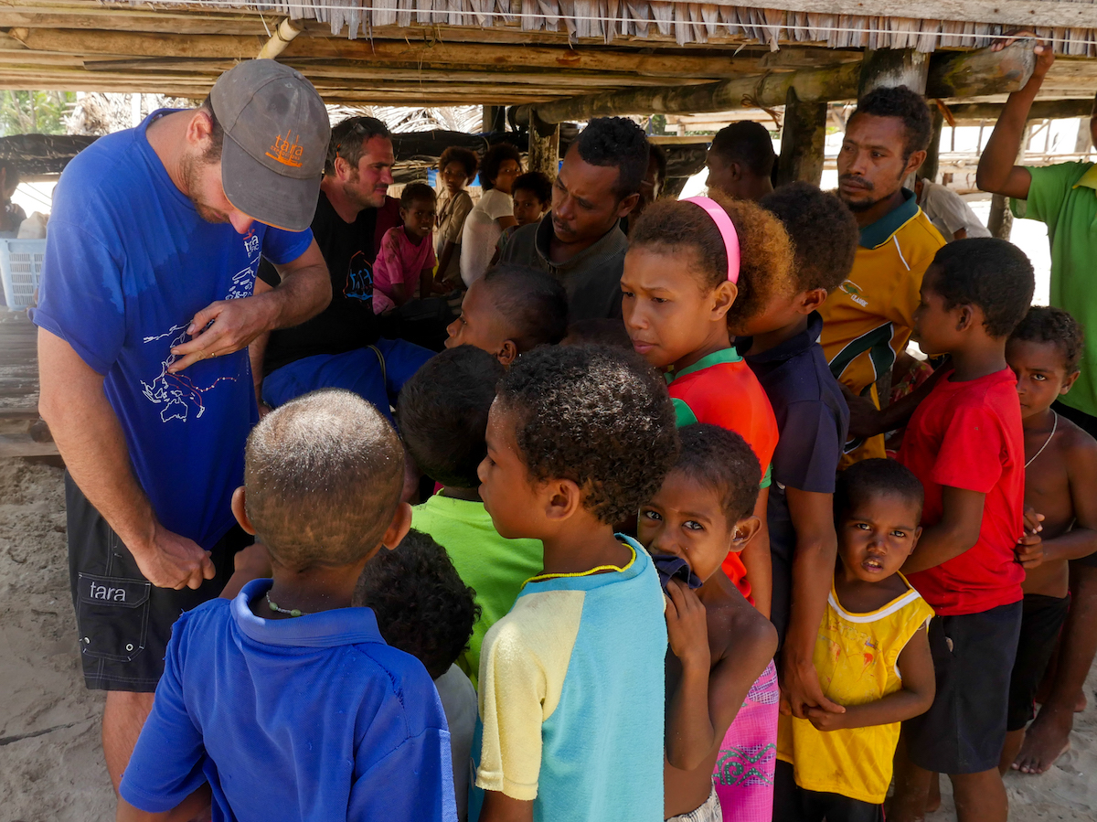 TARA EXPEDITIONS en español: Yanaba island, su gente