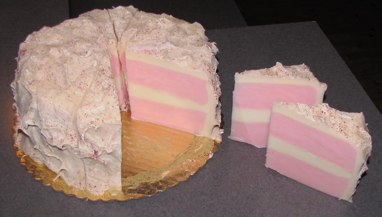 Rocaro Alpacas - a new adventure in farming: 100% calorie free cake!