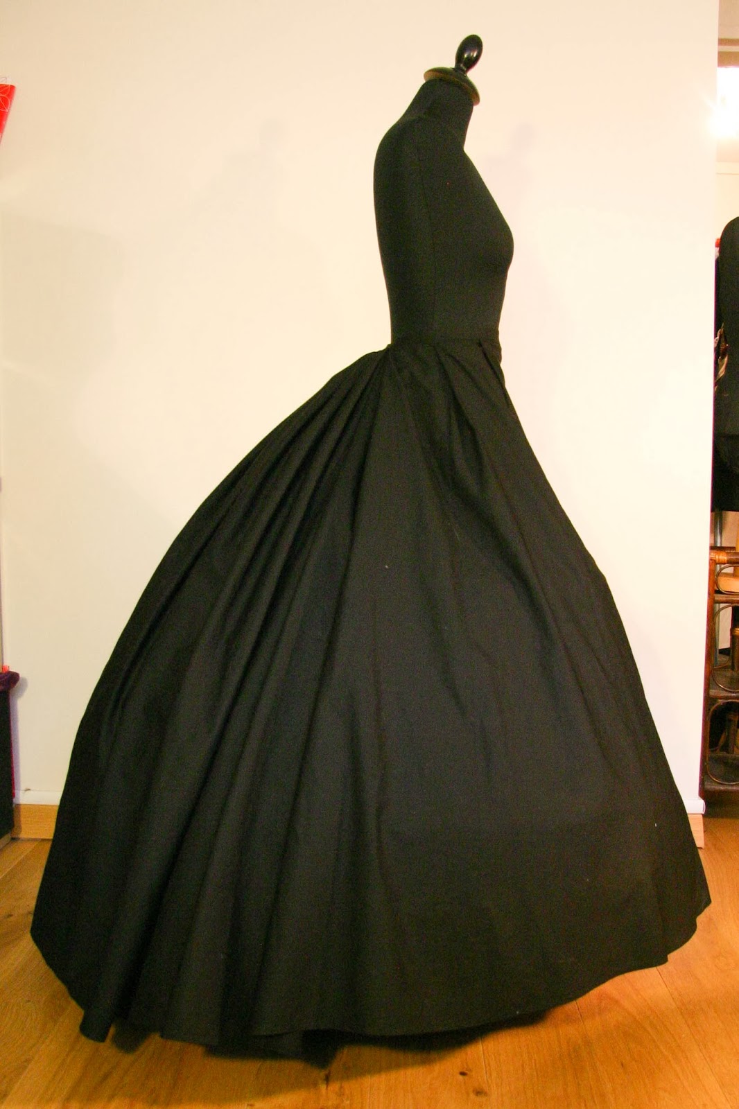 L'Atelier d'Esaïkha Création: XIXe : Robe à crinoline elliptique ...