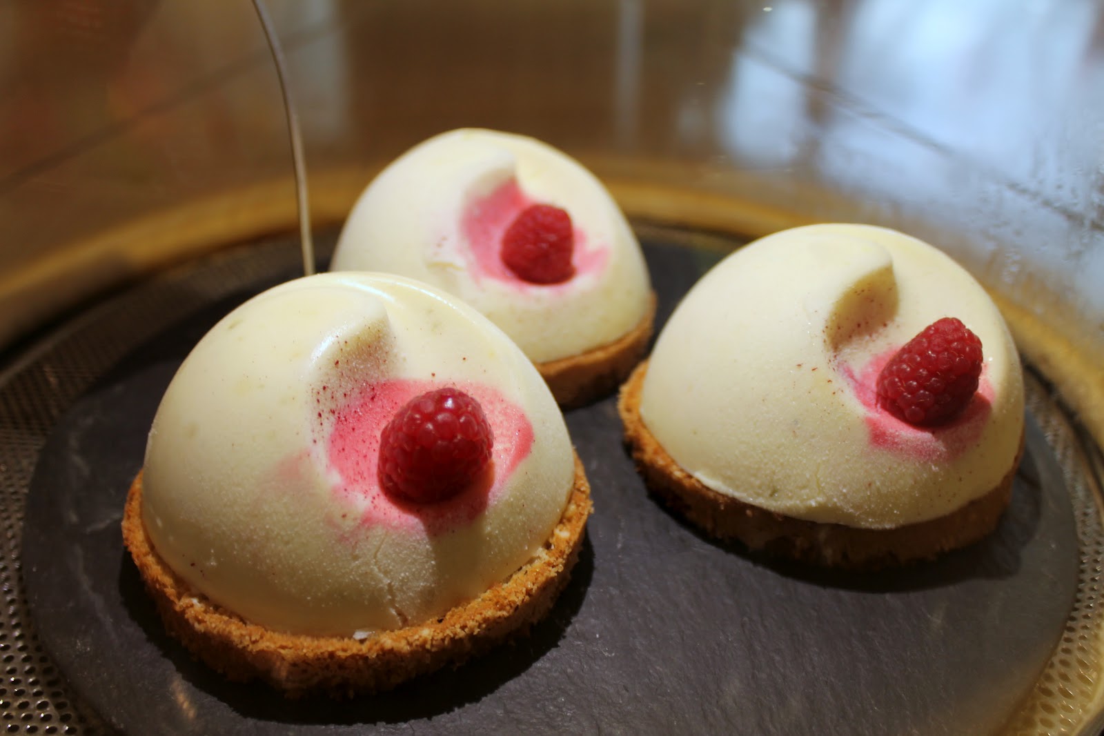 The Cupcake Avenger: La Pâtisserie des Rêves, Paris