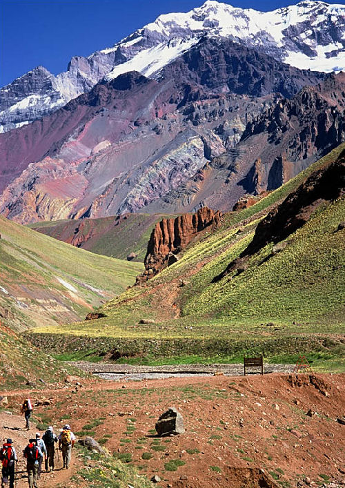 L'Aconcagua, nelle Ande argentine, è la più alta montagna di tutto il ...