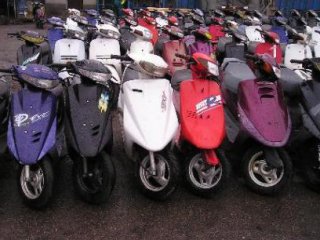 Скутер. Як воно насправді є. Yamaha Suzuki Honda Aprilia Peugeot ...