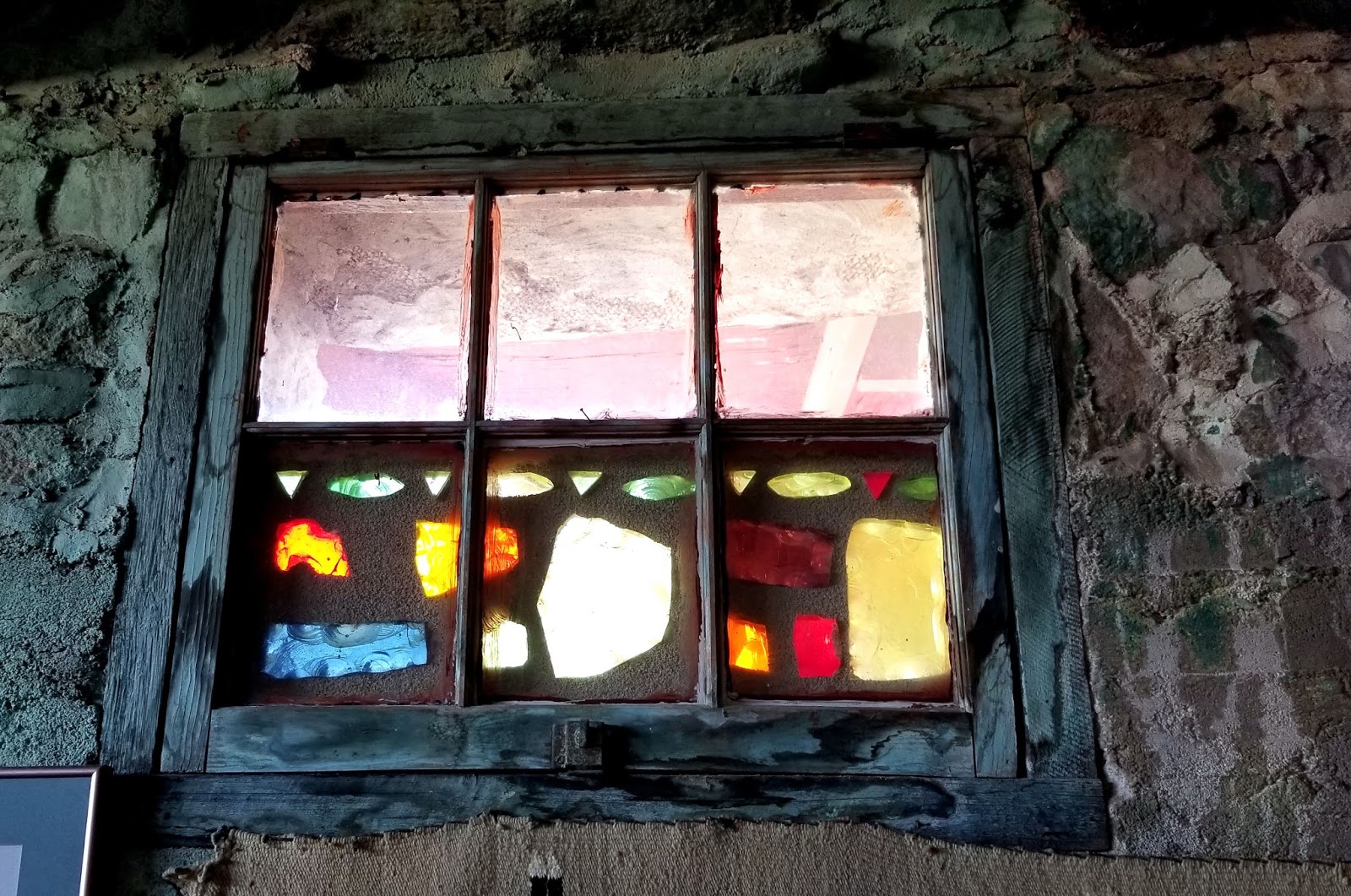 Mystery Castle: Bizarre Windows