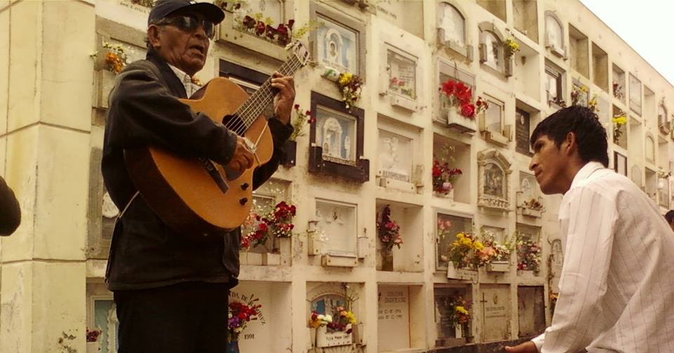 HUACHO PORTAL: CON GUITARRA Y CAJON HUACHANOS VISITARON CEMENTERIOS