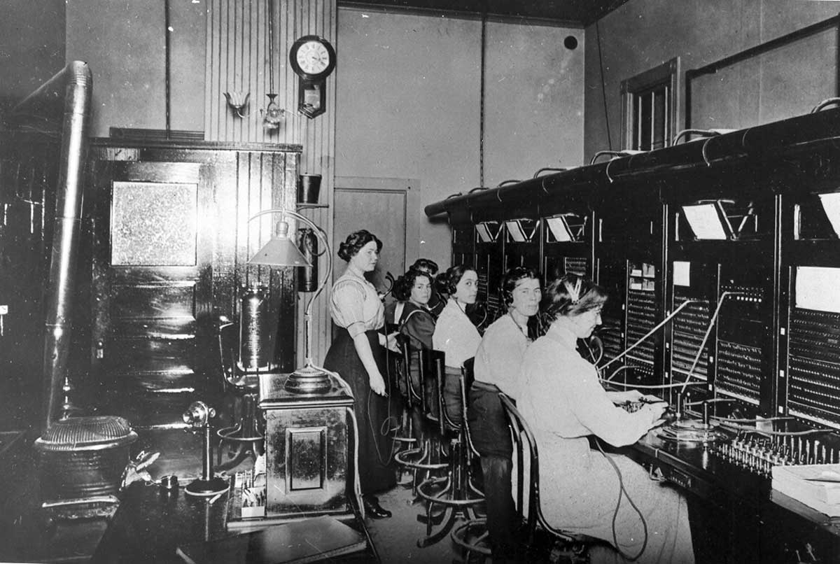 Old Vintage Gallery: Sejarah Telepon di Indonesia