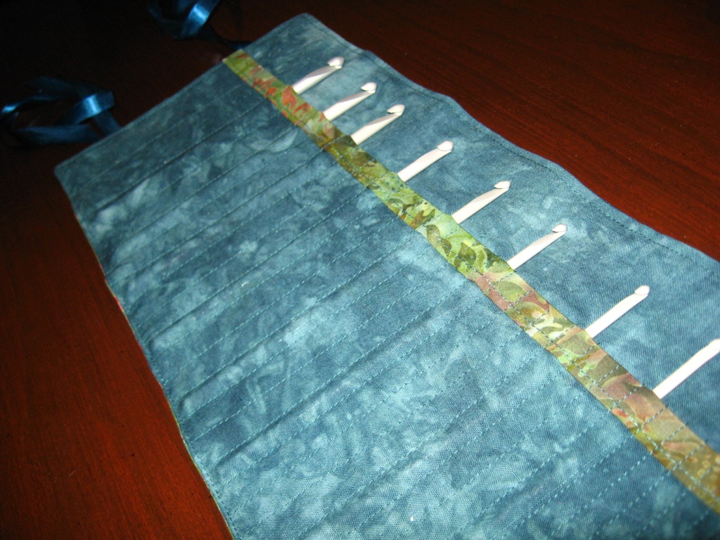 Sewing on Pins: Crochet Hook Holder...Thing: A Belated Christmas Gift