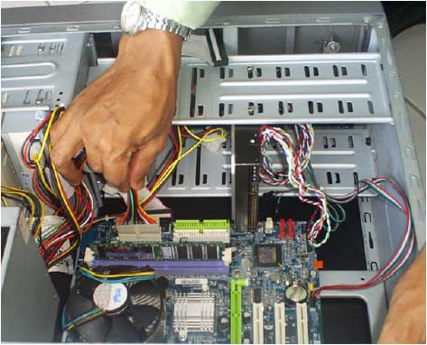 LANGKAH LANGKAH MERAKIT PC BESERTA GAMBARNYA LENGKAP