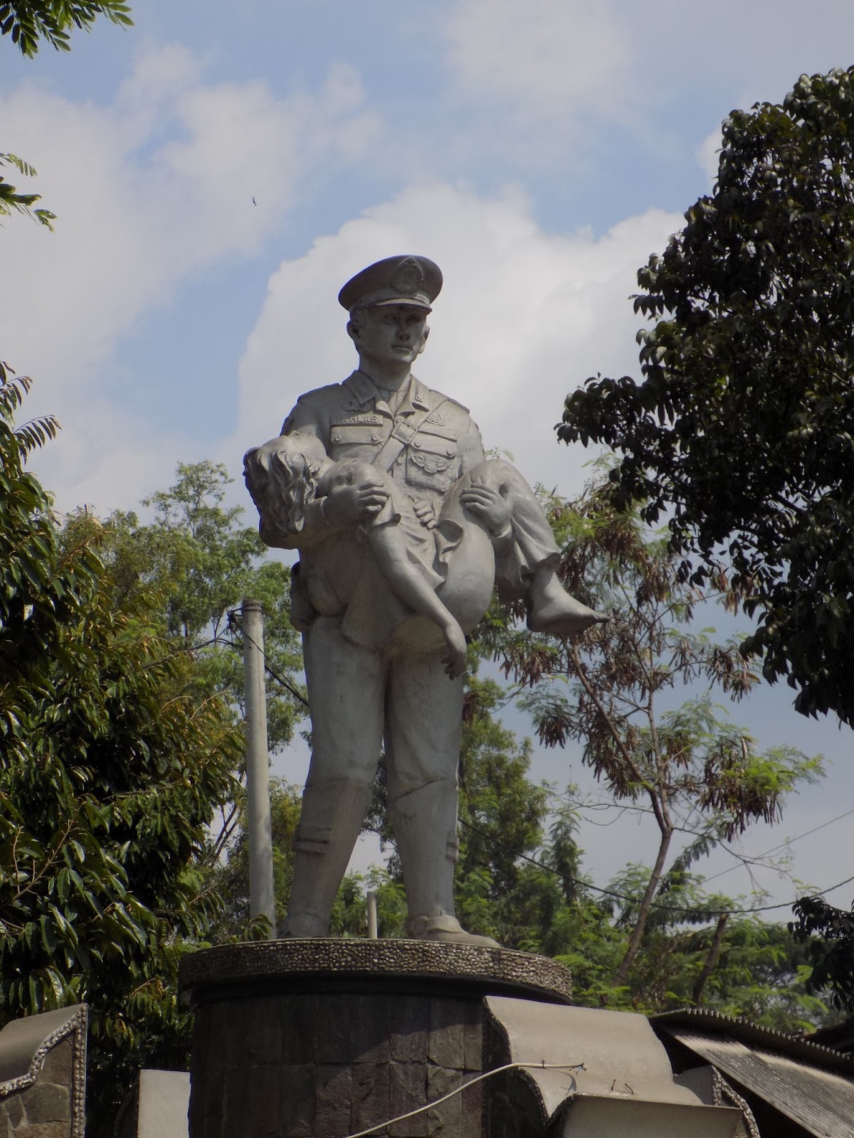 Baru Ngeuh Ternyata Patung Polisi ini Bernama....