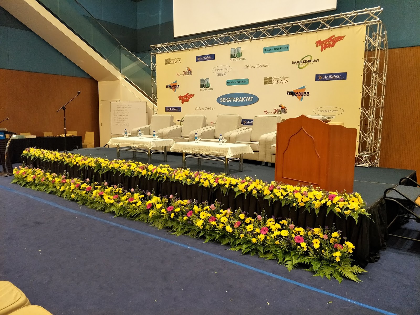 PETALS2U FLORIST & GIFTS: HIASAN BUNGA PENTAS KORPORAT