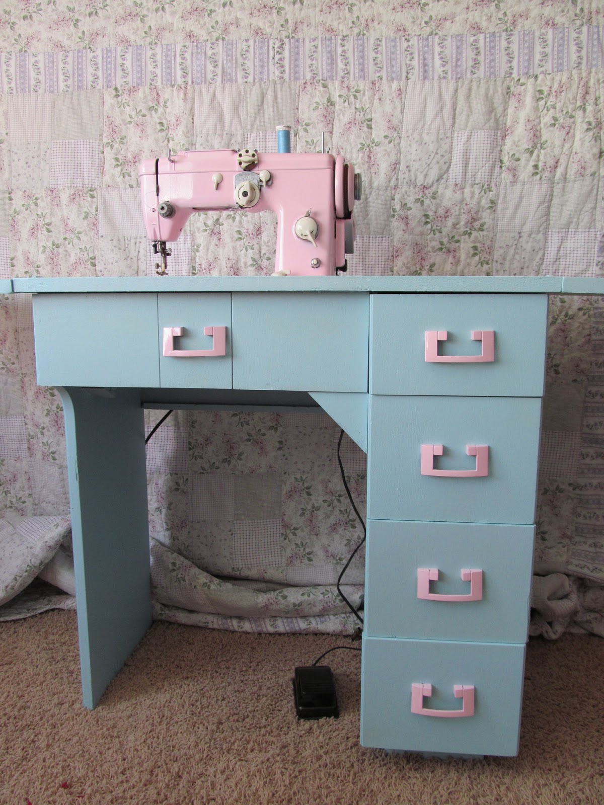 Vintage Chic Farm: Pink Vintage Pfaff Sewing Machine