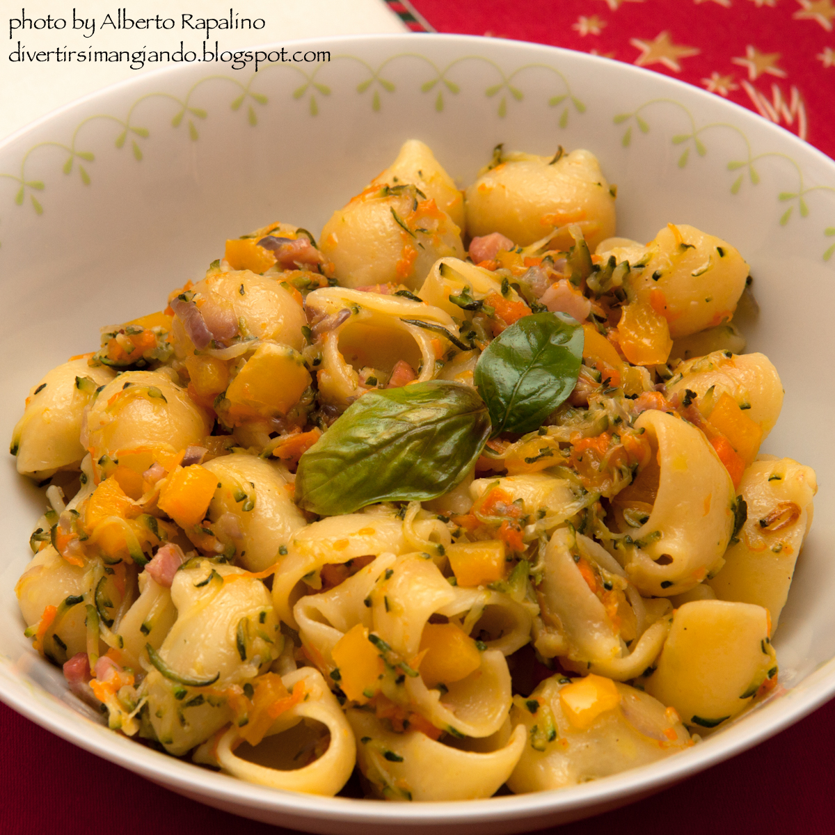 Divertirsi mangiando: Pasta con verdure e pancetta