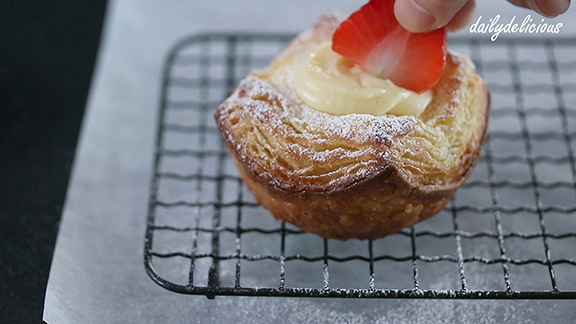 dailydelicious: Danish pastry with pastry cream filling