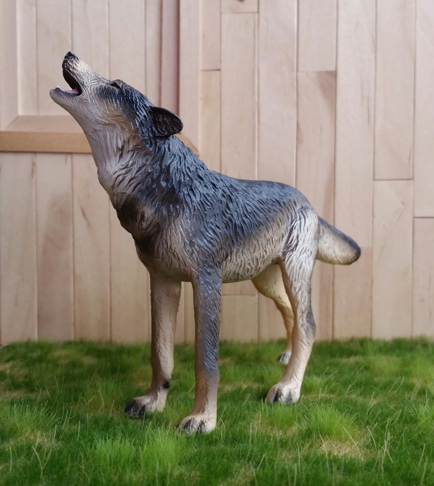 Models and Horses: Breyer 2001 Walmart Stallion and Wolf Set (Grey ...