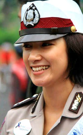 Mr. Windu dot Com: Koleksi Foto Polwan Cantik Briptu Eka Frestya