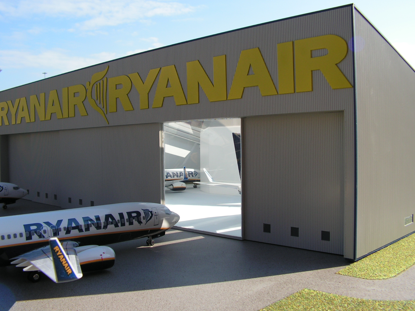 AmbiRad infrared radiant tube heaters for commercial and industrial ...