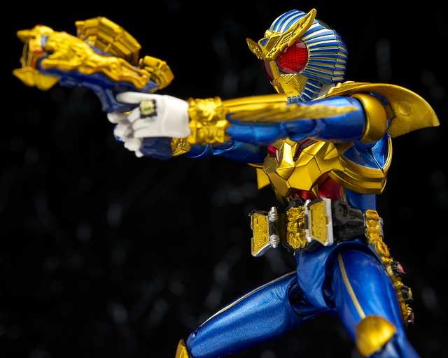 S.H. FiguArts Kamen Rider Beast Hyper Review - JEFusion