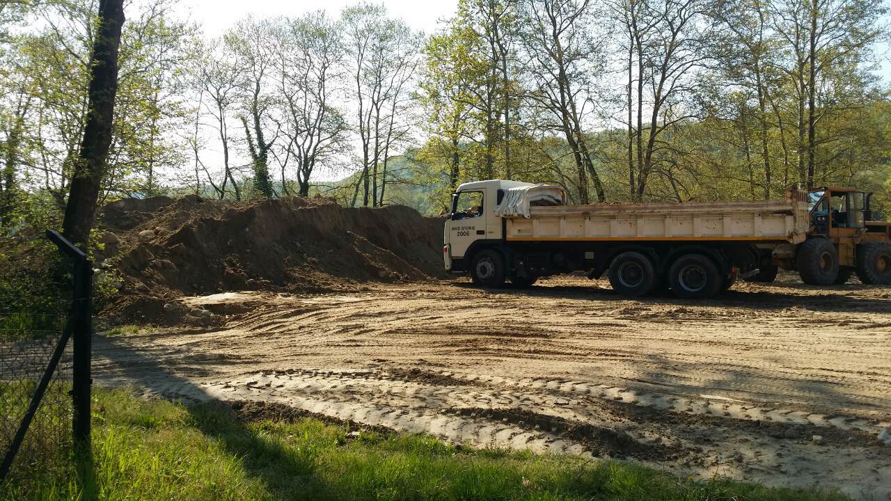 ΚΟΛΙΝΔΡΙΝΑ ΜΑΣΛΑΤΙΑ: Δήμος Κατερίνης: Παρεμβάσεις στο γήπεδο της Τ.Κ ...