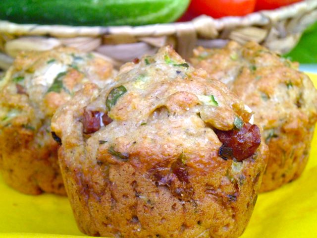 Moje kulinářské výtvory: SLANÉ MUFFINY - CUKETOVÉ, SE SÝREM A UZENINOU