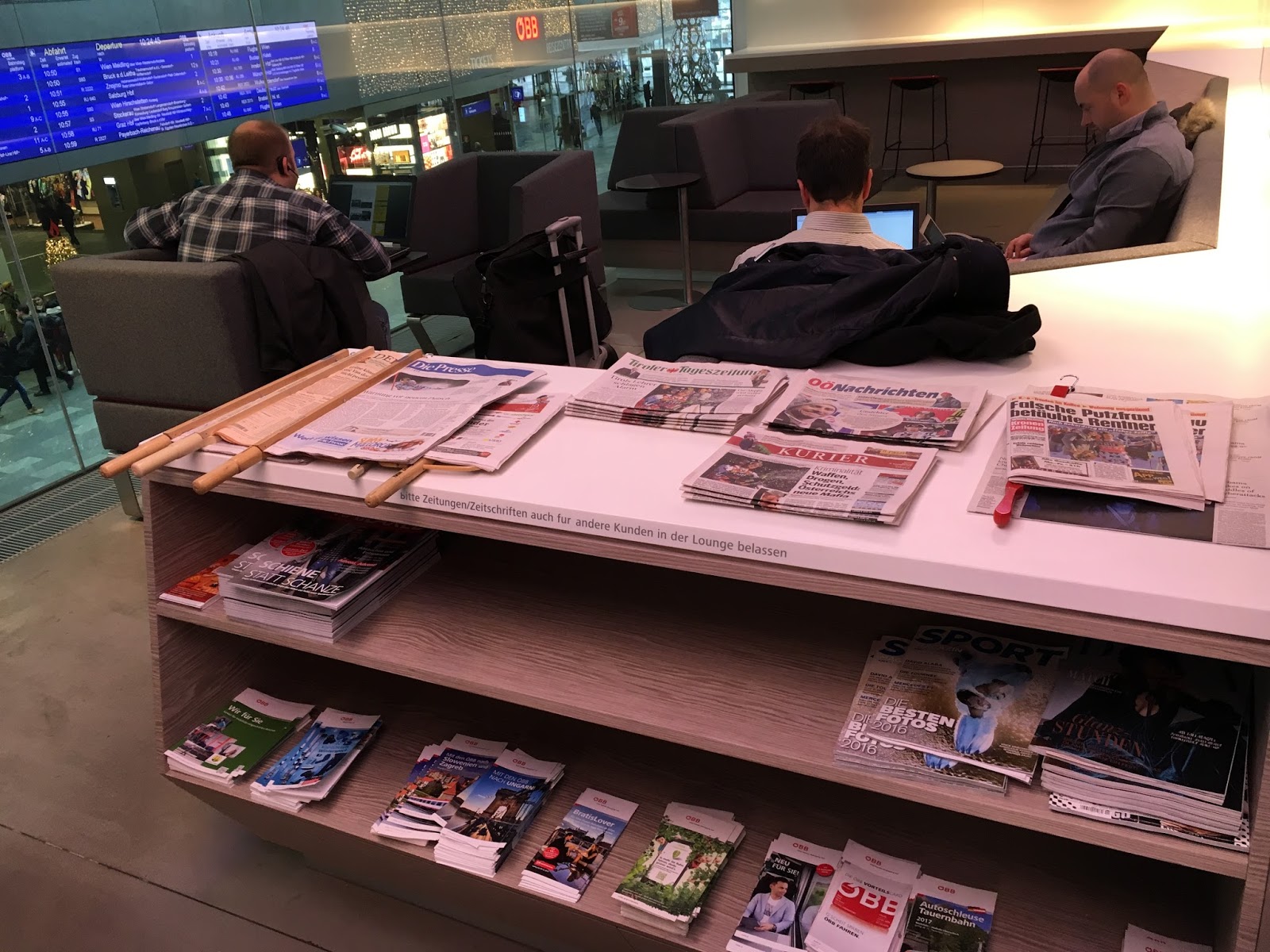 Wien Hauptbahnhof OBB Lounge for First Class and Business Class Railjet ...