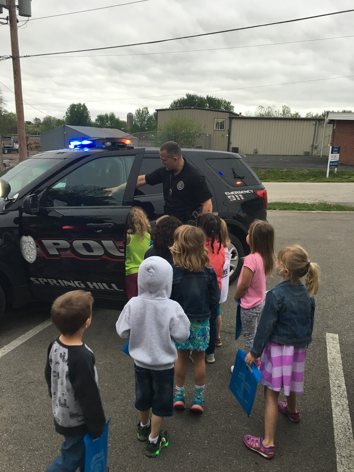 All Things Ainslie and Emilie: Field Trip to Police Station