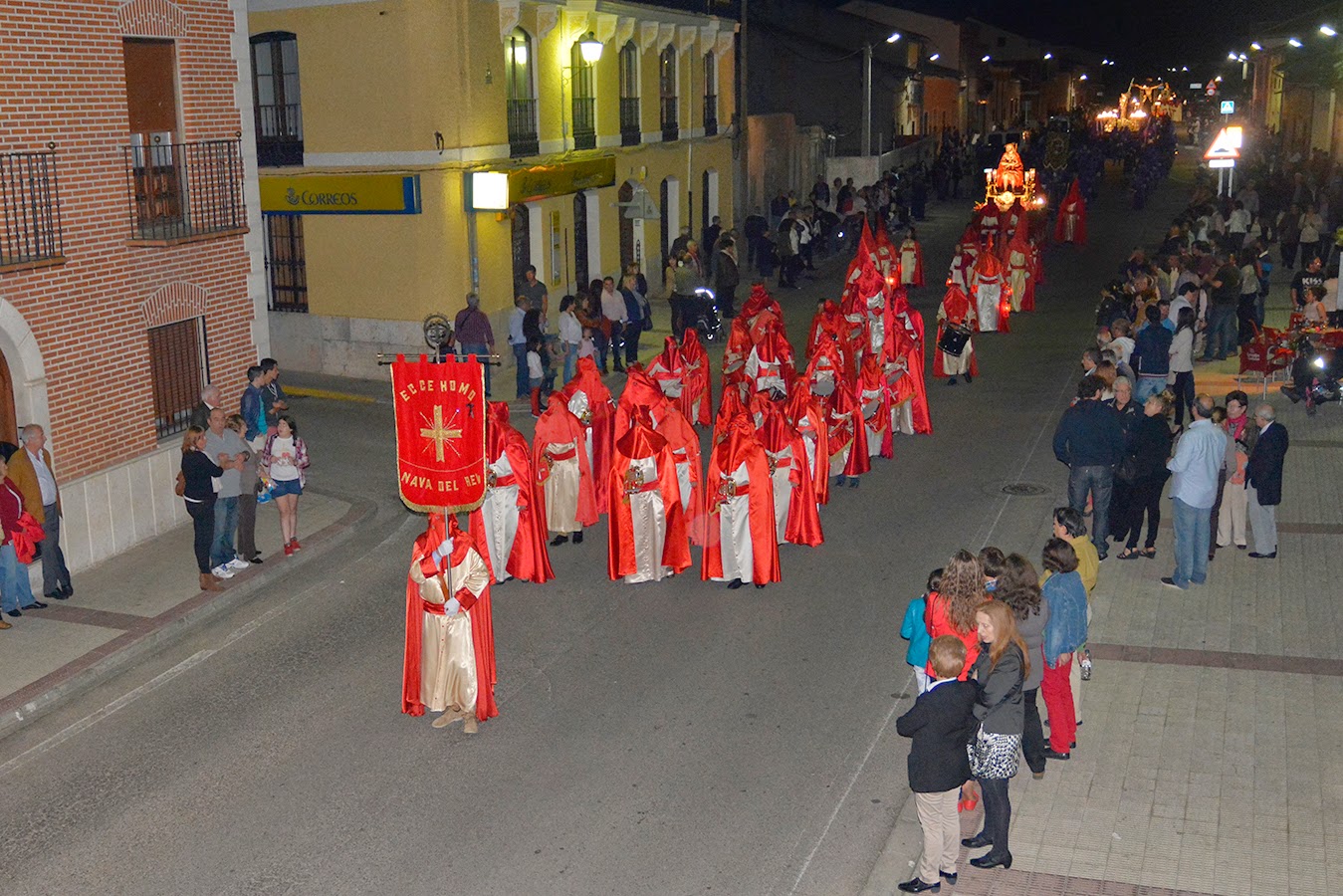 SEMANA SANTA NAVA DEL REY: A HOMBROS CON EL ECCE HOMO DE NAVA DEL REY