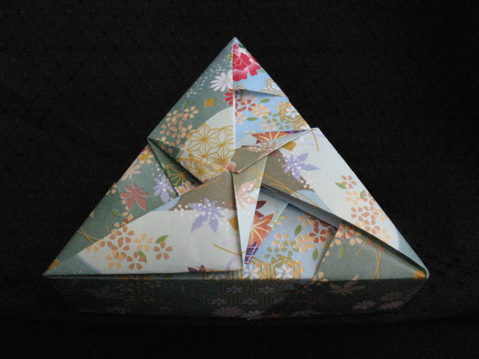 GBgifts: Triangle origami box