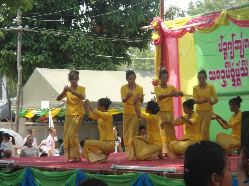 เชียงตุง ยินดีต้อนรับ Keng Tung: ฟ้อนไตขืน ไทเขินเชียงตุง - Tai Khun ...