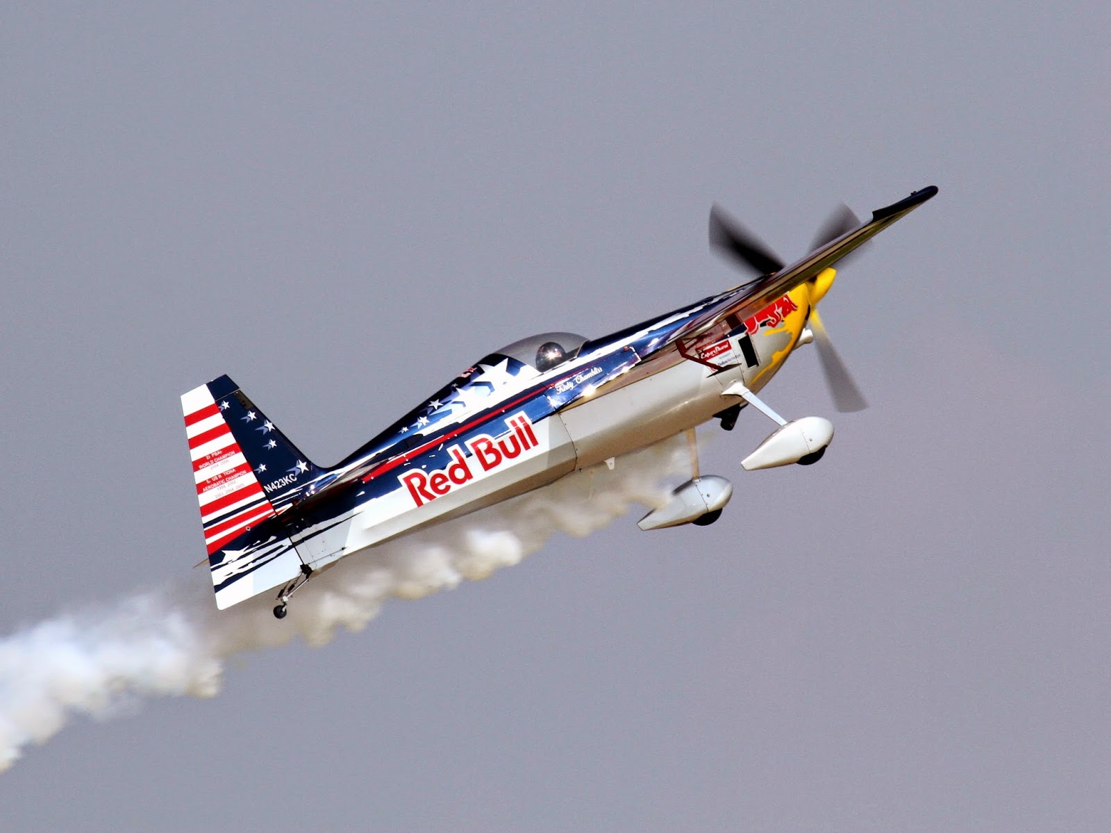 The Aero Experience: EAA AirVenture Oshkosh 2014: Kirby Chambliss Red ...