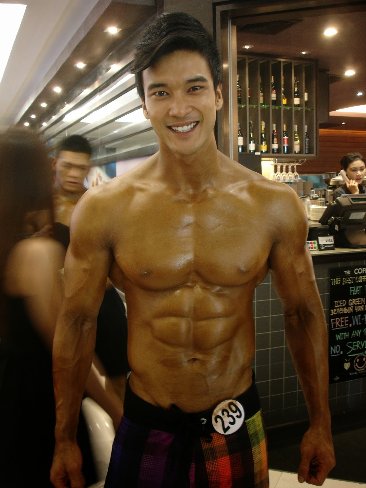 AMP - asia muscle picture: Tob Chaiwat (75) , Day Kittisak (17)