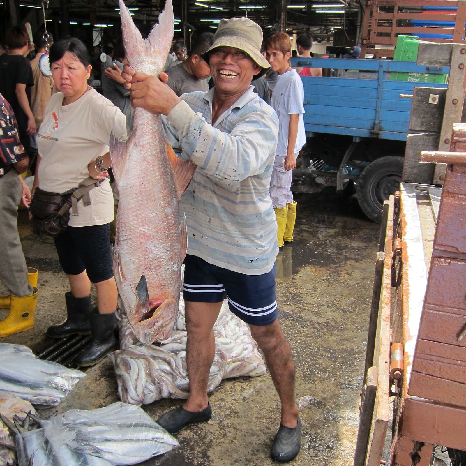 Where to Buy Fish in Pontian? |Tony Johor Kaki Travels for Food ...