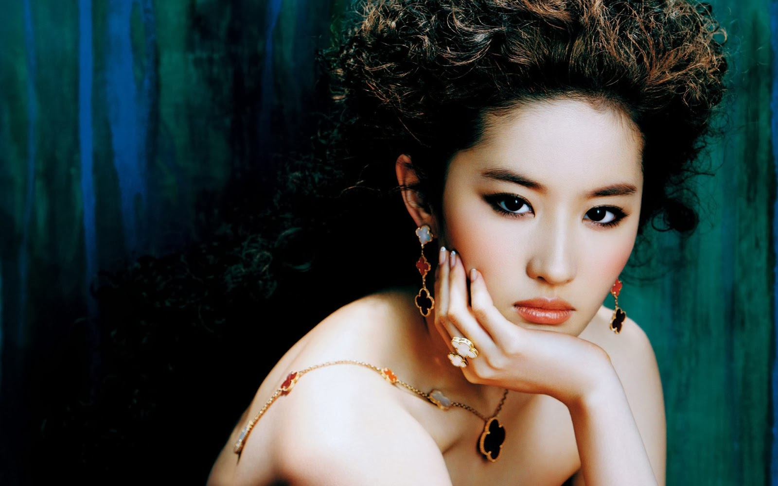 Actress Photos Wallpapers Chinese Actress Crystal Liu Yi Fei
