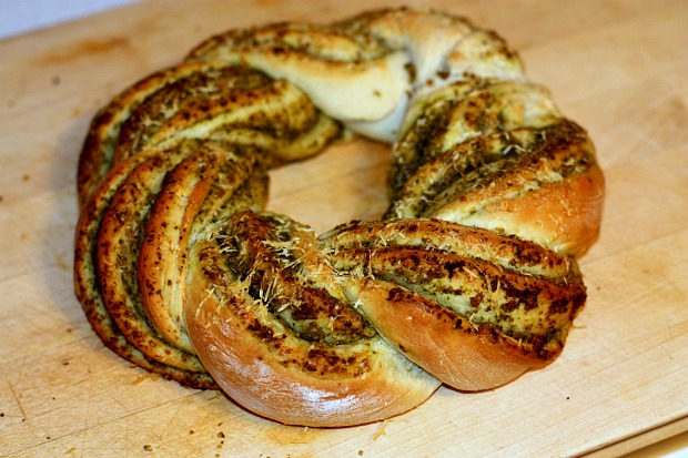 Recipes For Divine Living: Braided Pesto Bread