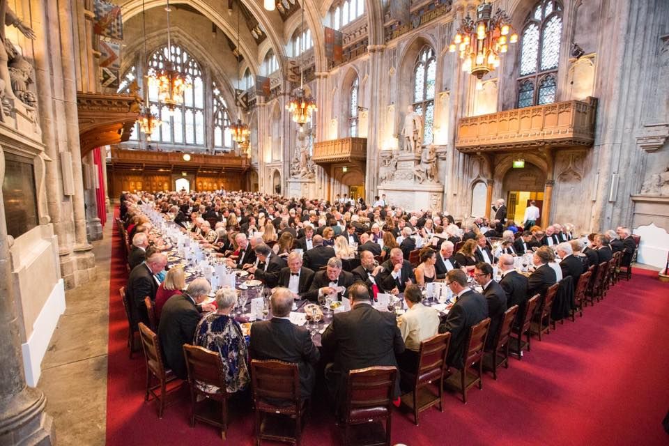 Ágape no Reino Unido | Casa repleta para os 300 anos da Maçonaria Moderna