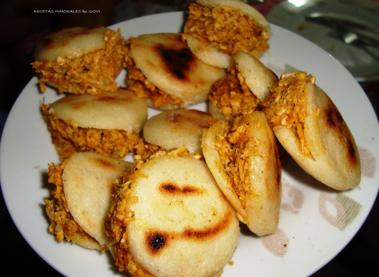 Recetas Inmorales ♨: Arepas de Pollo Desmechado