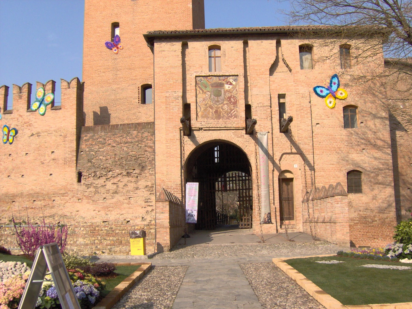 ANTICHI RICAMI: Formigine,il Castello delle meraviglie