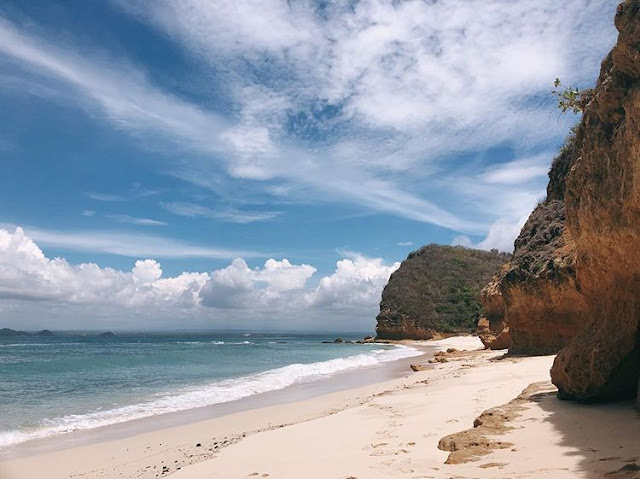Pantai Surga Lombok, Foto, Lokasi, Harga Tiket & Aktivitas Seru Disana ...