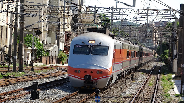 Blair's 鐵道攝影: E1028推拉式電力機車 / TRA E1028 Push-Pull Electric Locomotive