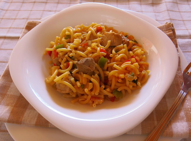 Tomillo, laurel y otras cosas de comer.: FIDEOS CON ATÚN