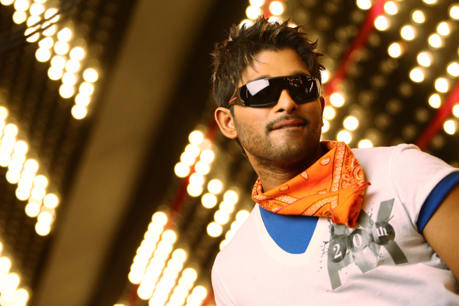 Allu Arjun's Julayi Movie latest Photos Gallery
