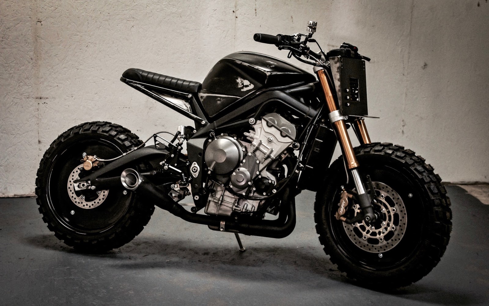 Droog Triple - Inazuma café racer