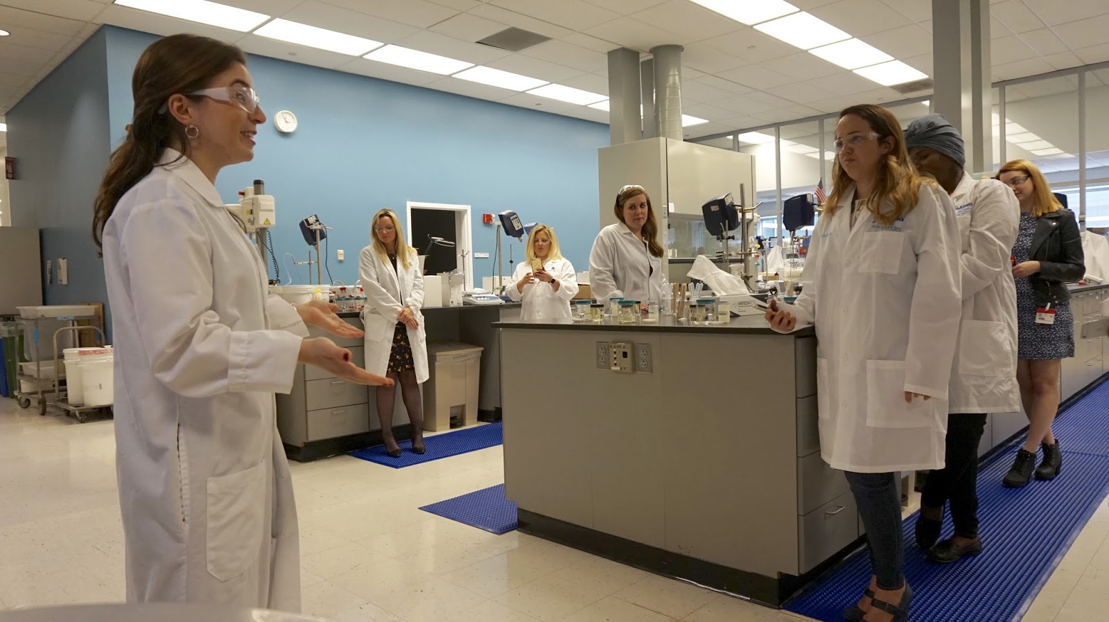 JOHNSON & JOHNSON LAB & MUSEUM TOUR / By Erika Batista