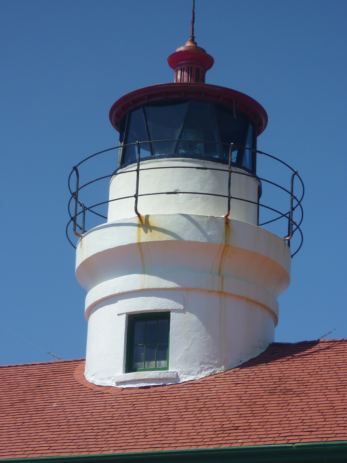 Trailing Ahead: Low-tide walk to Battery Point Lighthouse islet