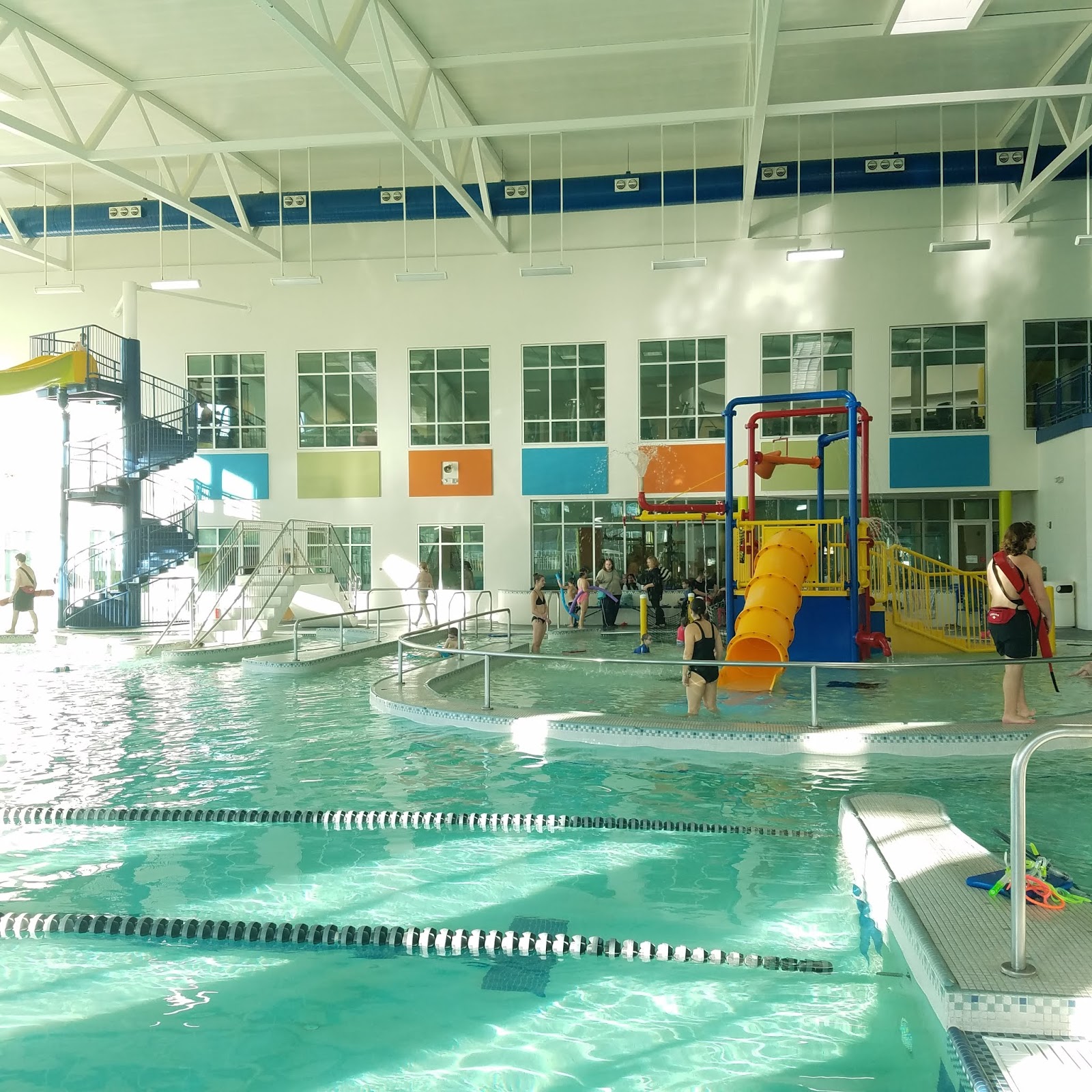 Play St. Louis: Ballwin Pointe Indoor Pool, Ballwin