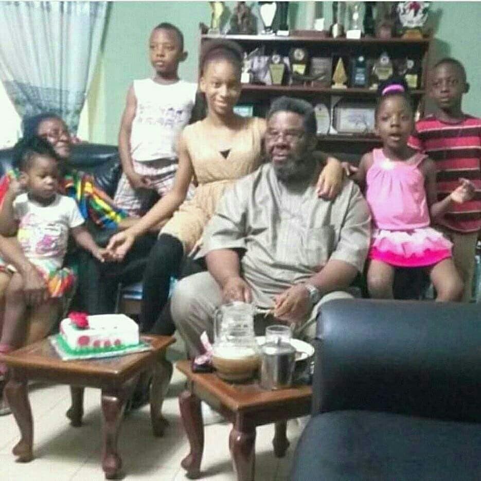 Veteran Actor Pete Edochie Pictured With Grandkids...!Photo…‥