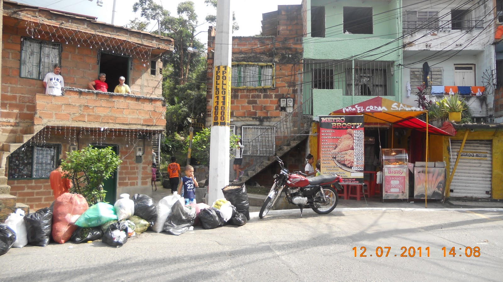 BOANERGES CARDONA ZAPATA: El espacio en la comuna2 de Medellin