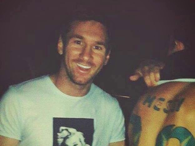 Super Hincha Un Hincha Le Mostró A Messi El Tatuaje Que Se Hizo En Su Honor