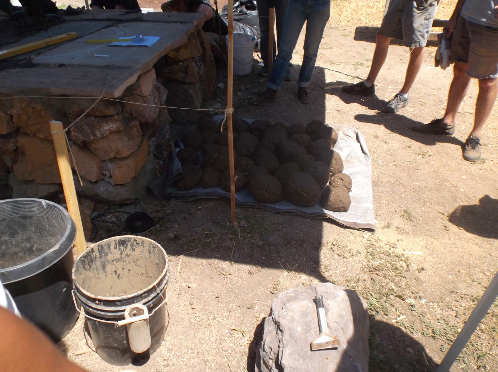 100 MILE HOUSE: Cob oven complete process (photos)