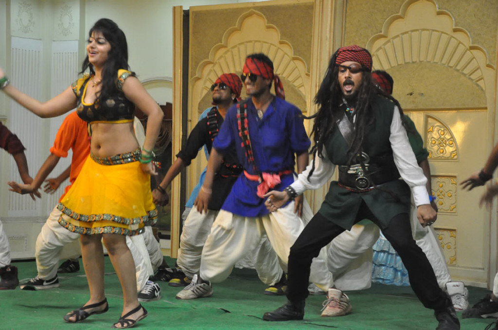 Hot Item Song dance Stills at Jai Sriram Movie ~ world actress photos ...