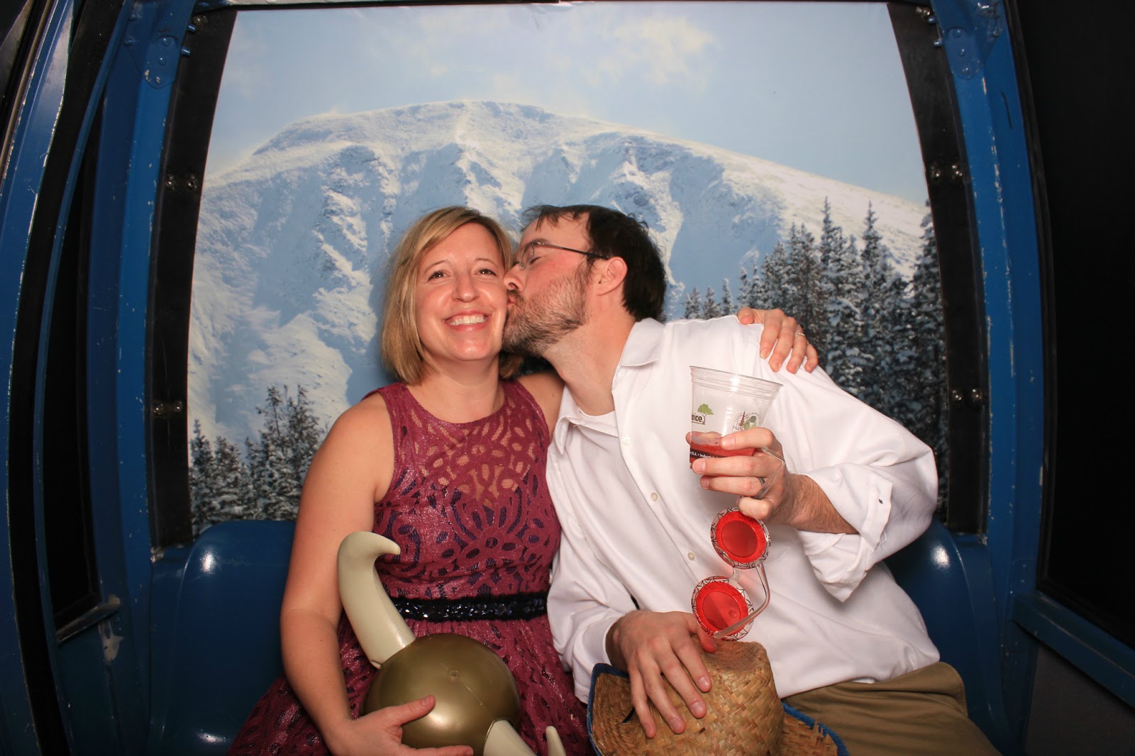 The Razzel Berry: Wedding Photo Booth!