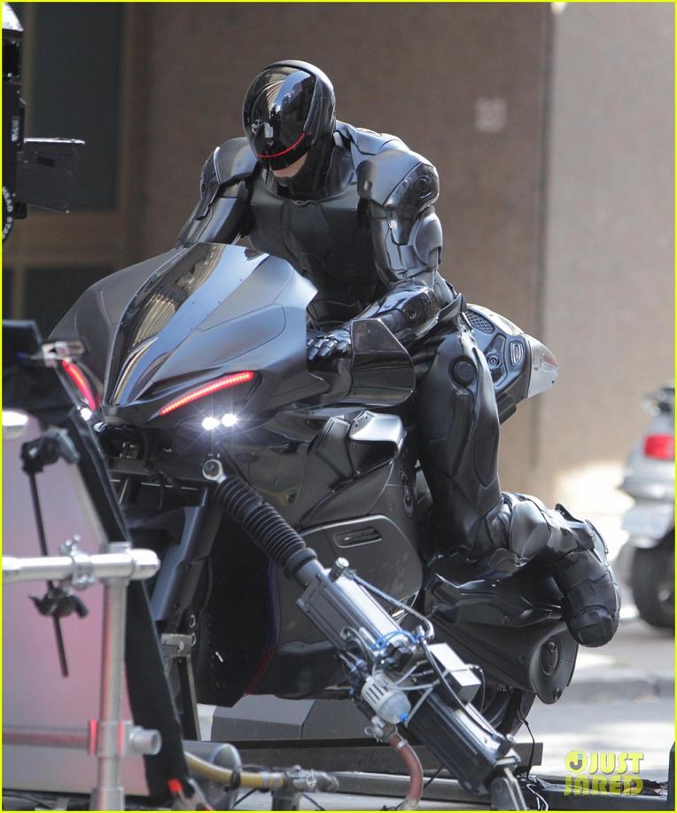 New set photos give us our best look at RoboCop's new suit!